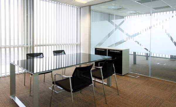 How glass partitions can revolutionise meeting rooms in offices - Glass ...
